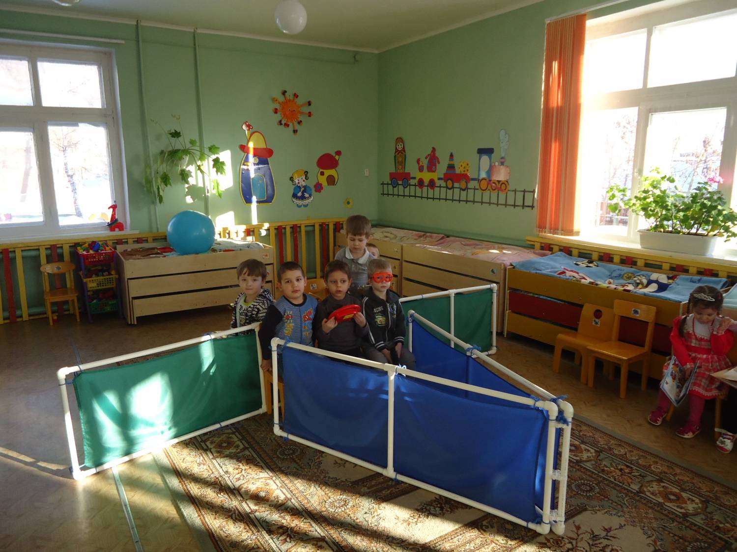 Делаем ширму из пластиковых труб для детского сада своими руками